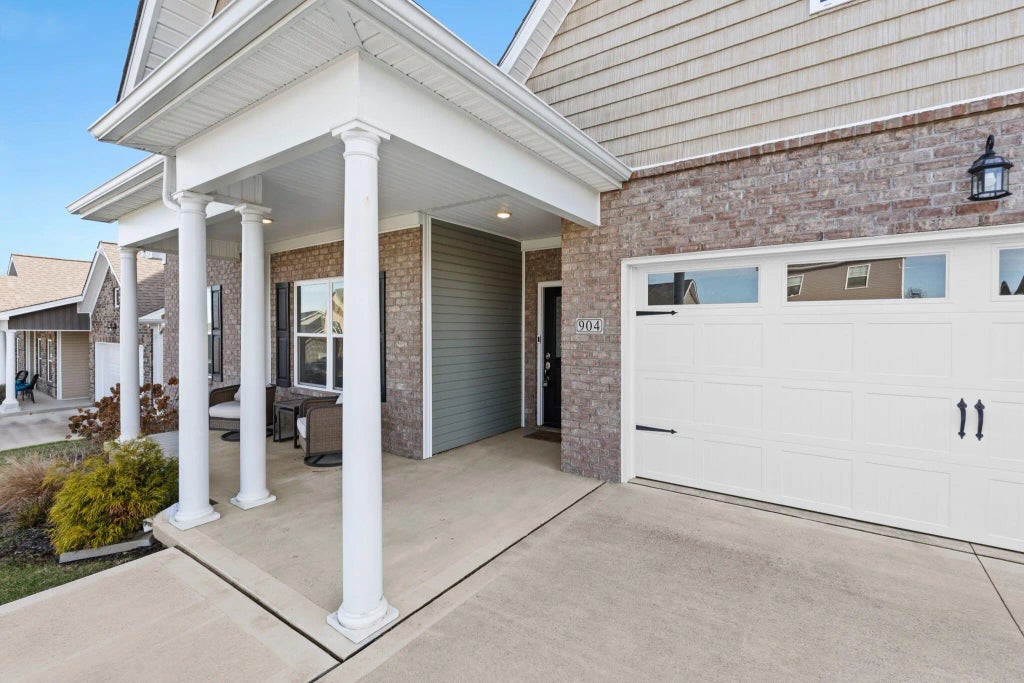 904 Camden Court, Richmond Property Listing: MLS® #25508331