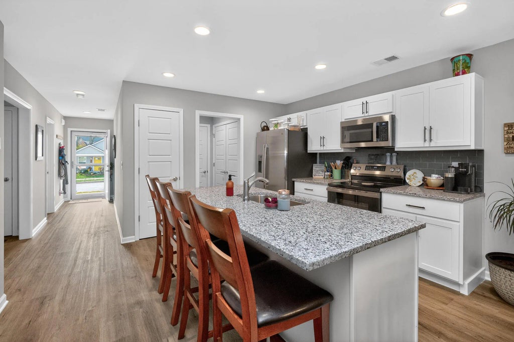 737 Harrison Trace, Lexington Property Listing: MLS® #25508773