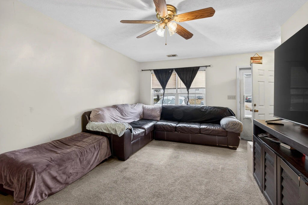 2804 Hanna Place, Lexington Property Listing: MLS® #25508377