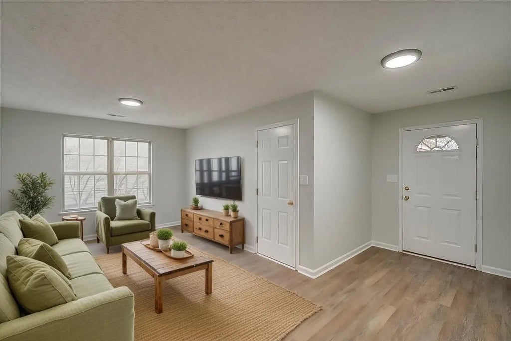 1032 Crimson Creek Drive, Lexington Property Listing: MLS® #25508254