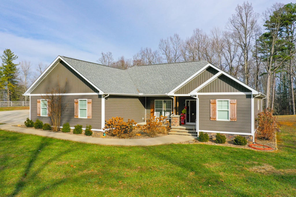 1745 Cold Hill Road, London Property Listing: MLS® #25508244