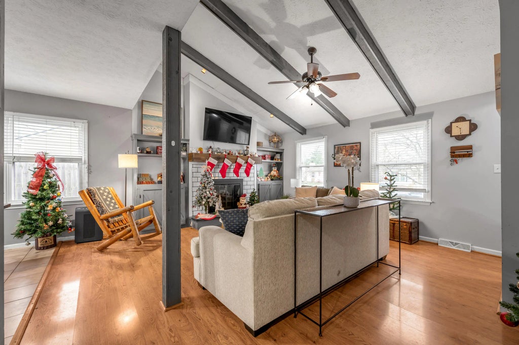 1136 Bay Meadows Drive, Lexington Property Listing: MLS® #25508259