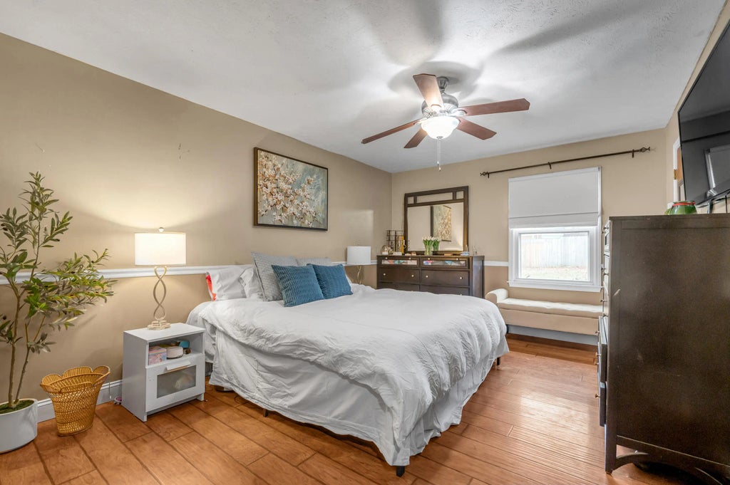 1136 Bay Meadows Drive, Lexington Property Listing: MLS® #25508259