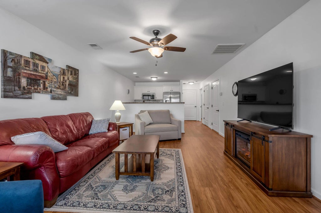 651 Woodside-walk Trail, Richmond Property Listing: MLS® #25508309