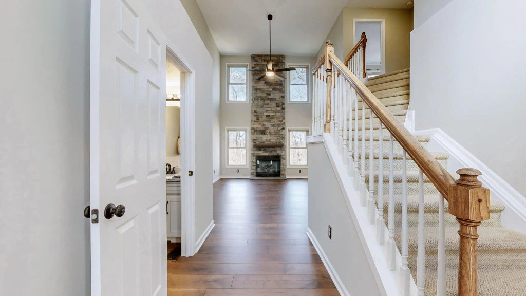 273 Shoreside Drive, Lexington Property Listing: MLS® #25508749