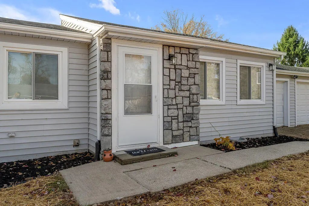 3285 Shoal Lake Drive, Lexington Property Listing: MLS® #25508762