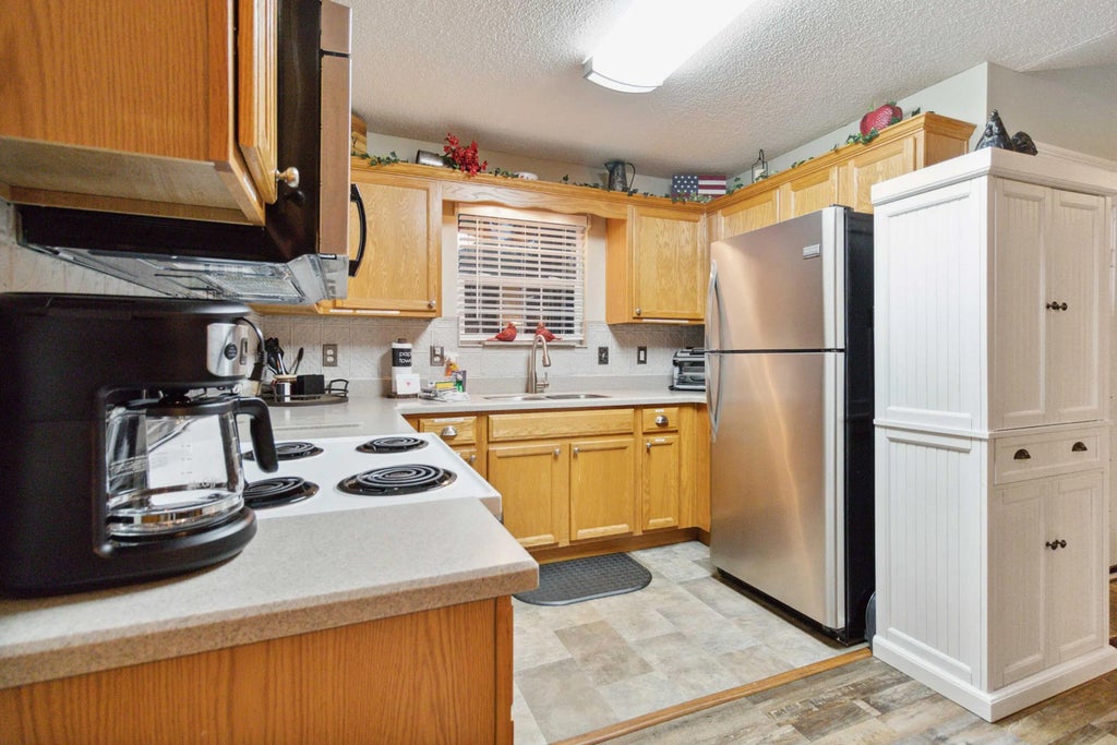 330 Enchanted Forest Way, Burnside Property Listing: MLS® #26000750