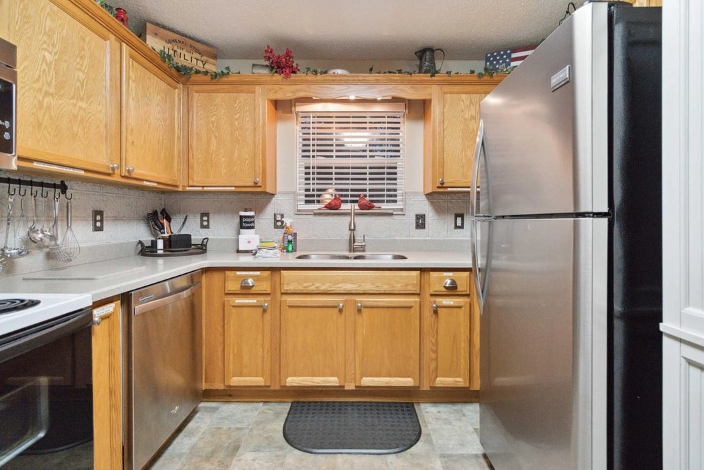 330 Enchanted Forest Way, Burnside Property Listing: MLS® #26000750