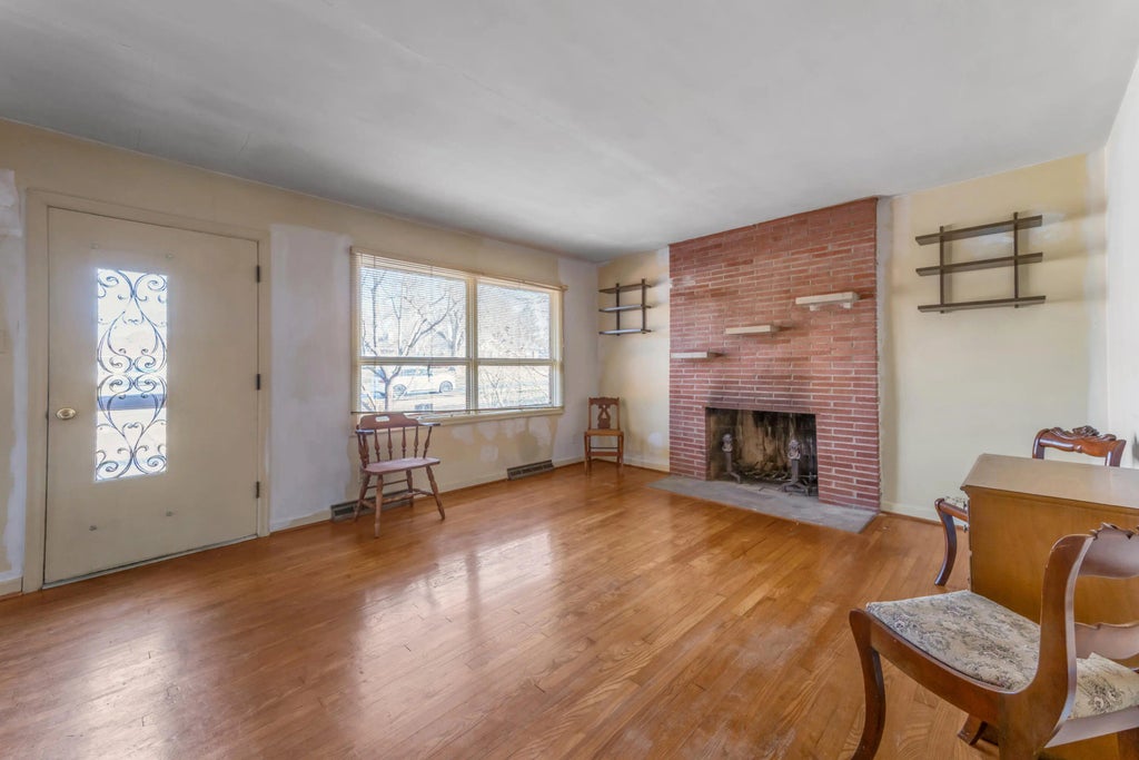 634 Seattle Drive, Lexington Property Listing: MLS® #26000665