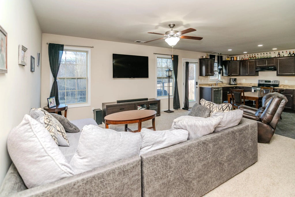 581 Lucille Drive, Lexington Property Listing: MLS® #26000592