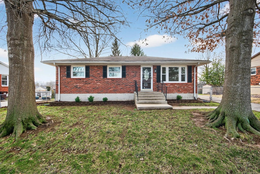 243 Lynnwood Drive, Versailles Property Listing: MLS® #26000669