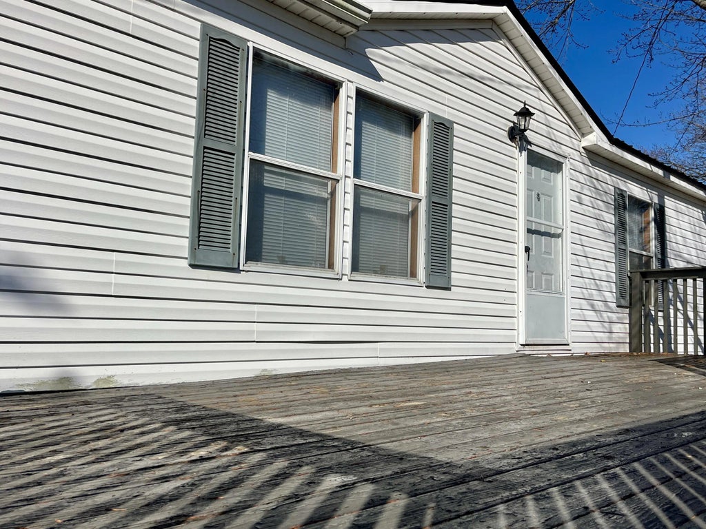 300 Aspen Lane, Winchester Property Listing: MLS® #26000857