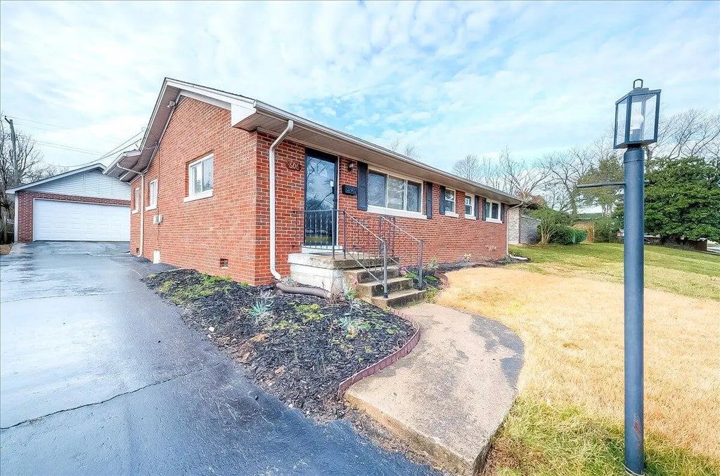 606 Freeman Drive, Lexington Property Listing: MLS® #26000855