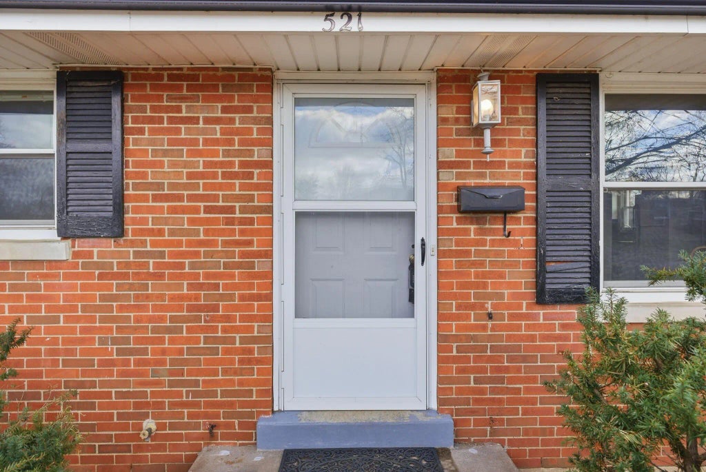 521 Anniston Drive, Lexington Property Listing: MLS® #26001153