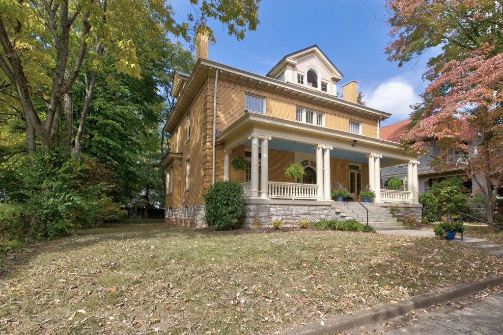 89 Hampton Court 4a, Lexington Property Listing: MLS® #26000859