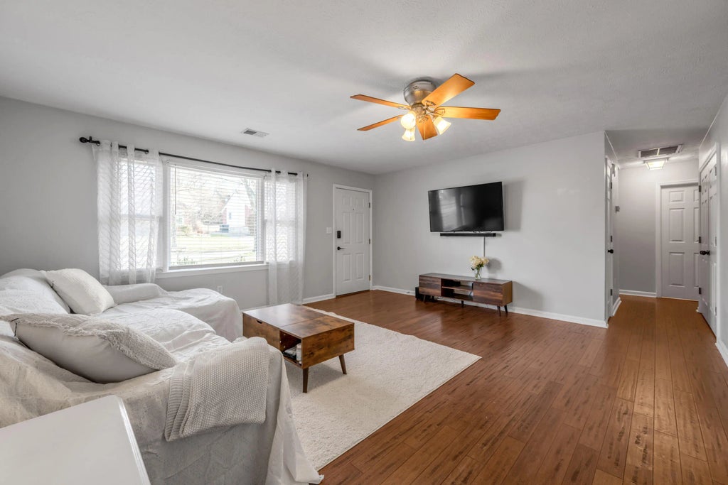 864 Overview Drive, Lexington Property Listing: MLS® #26001036