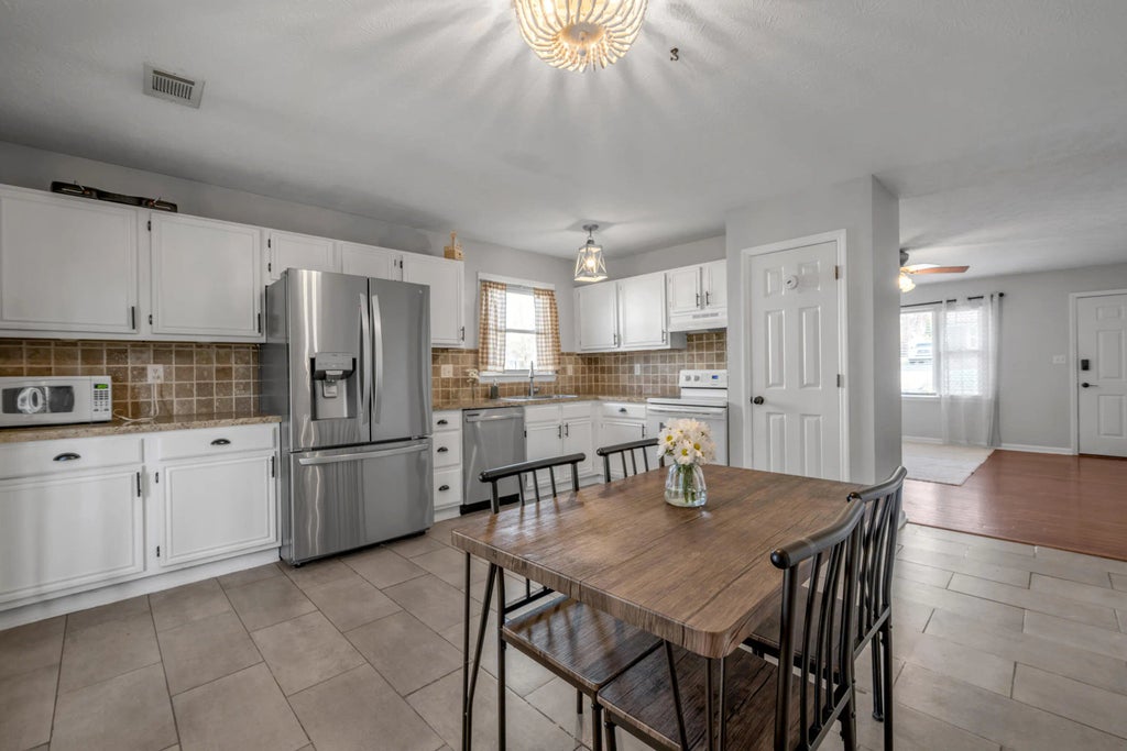 864 Overview Drive, Lexington Property Listing: MLS® #26001036