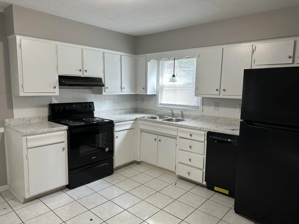 3369 Holwyn Road, Lexington Property Listing: MLS® #26001020