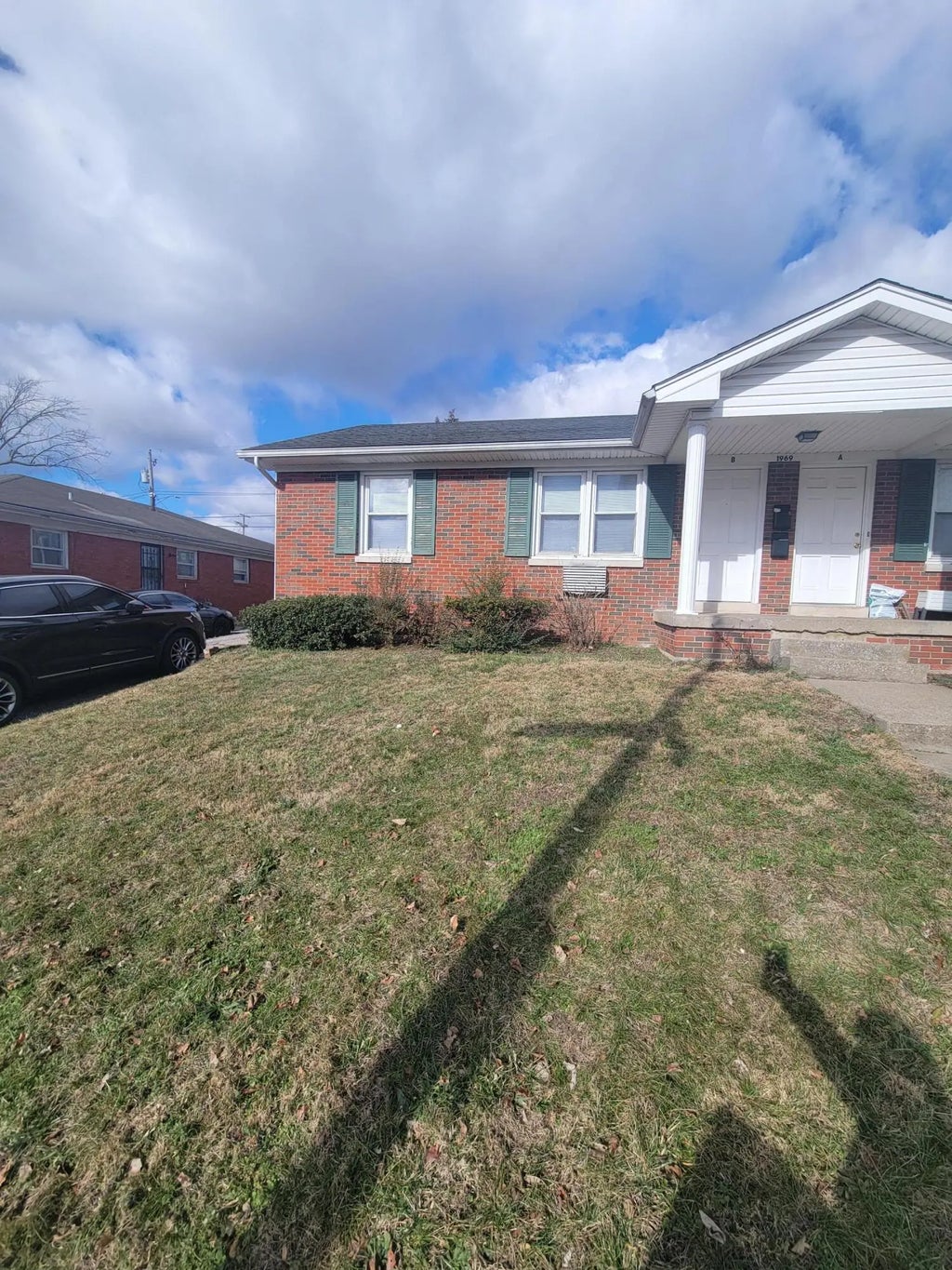 1969 Fair Oaks Drive B, Lexington Property Listing: MLS® #26001105