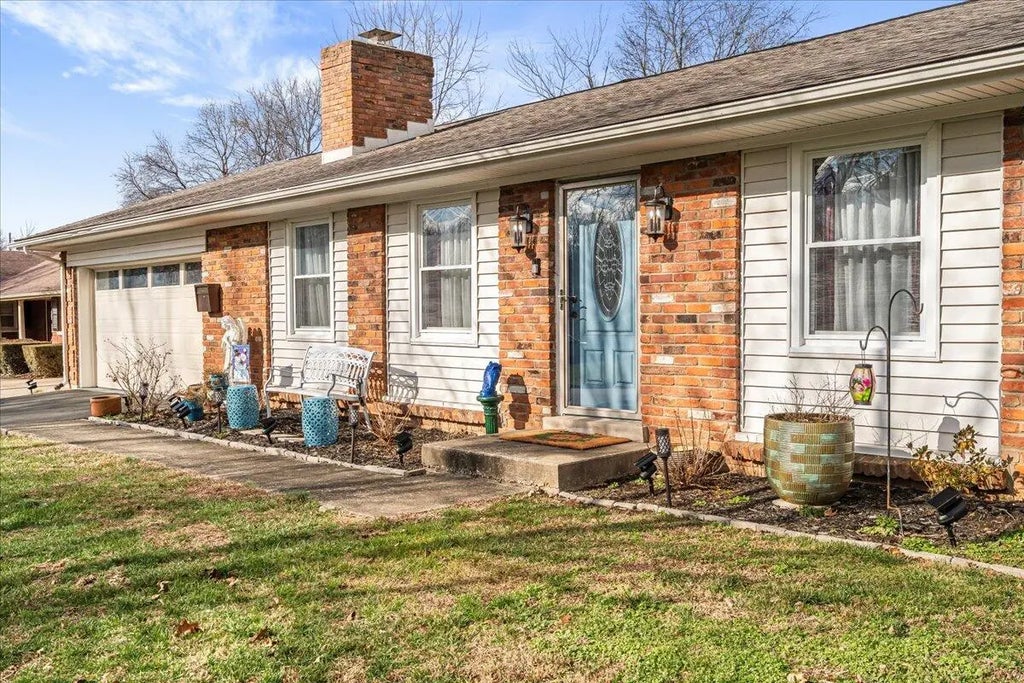 1613 Fort Sumter Drive, Lexington Property Listing: MLS® #26001218