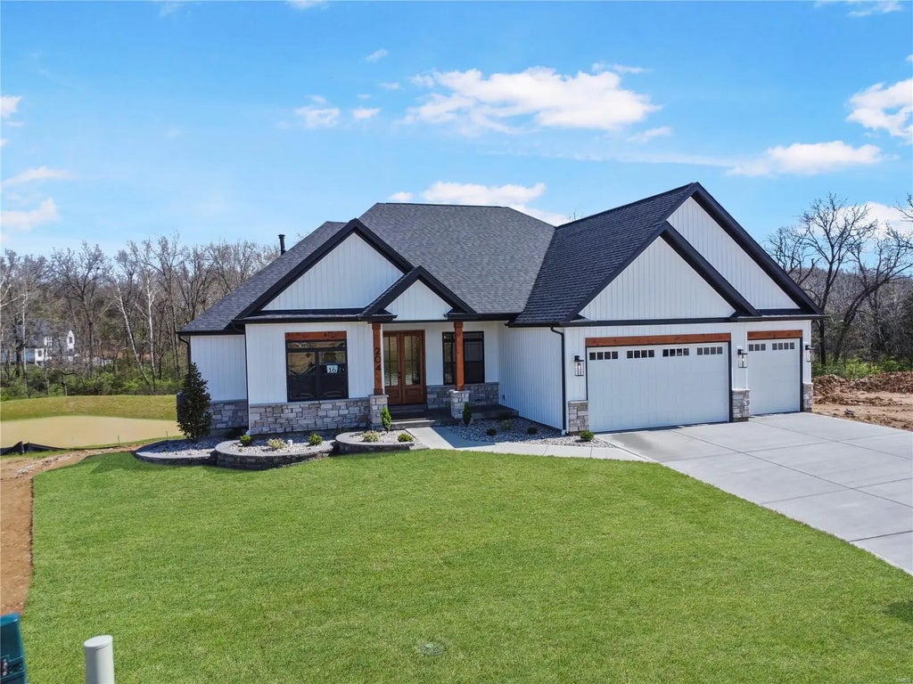 This St Louis Property at 204 Great Bear Pass in Wentzville-North Point ...