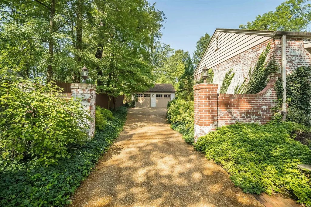 This St Louis Property at 15 Daniel Road in Ladue is available for ...