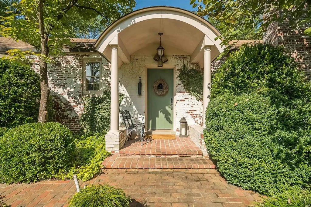 This St Louis Property at 15 Daniel Road in Ladue is available for ...