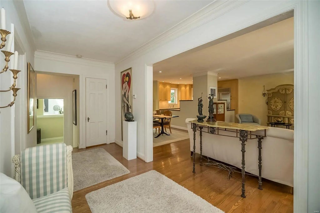 This St Louis Property at 15 Daniel Road in Ladue is available for ...