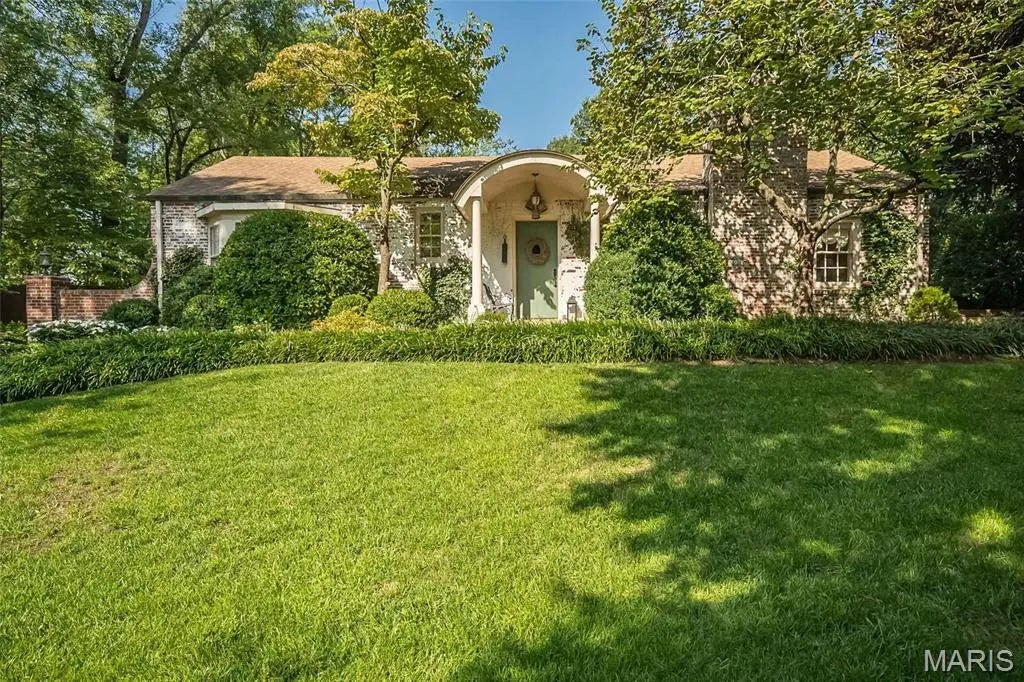 This St Louis Property at 15 Daniel Road in Ladue is available for ...