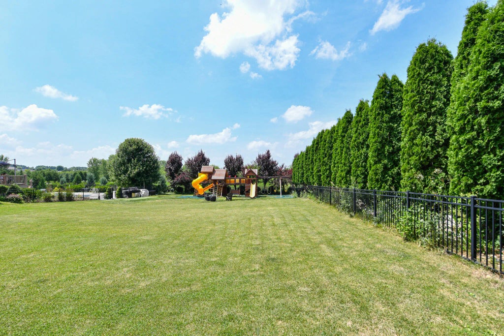 1330 Prairie Creek Blvd, Oconomowoc, WI - MLS# 1926726 - LandBin.com