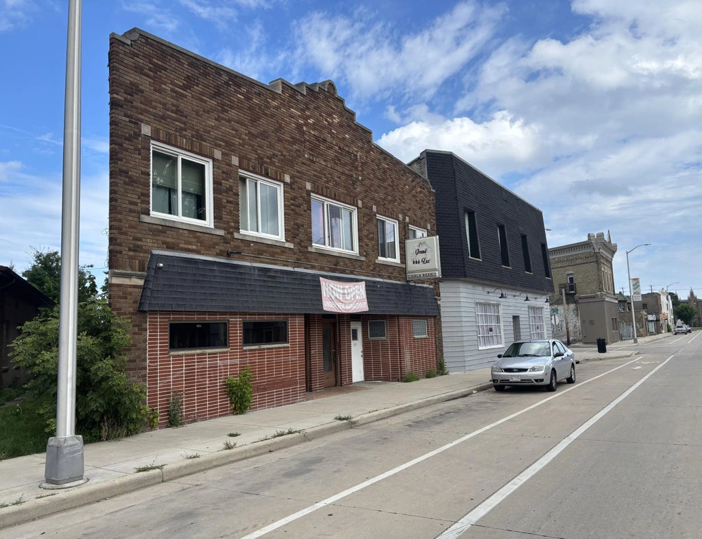 1307 Douglas Ave, Racine, WI - MLS# 1928450 - CommercialZip.com