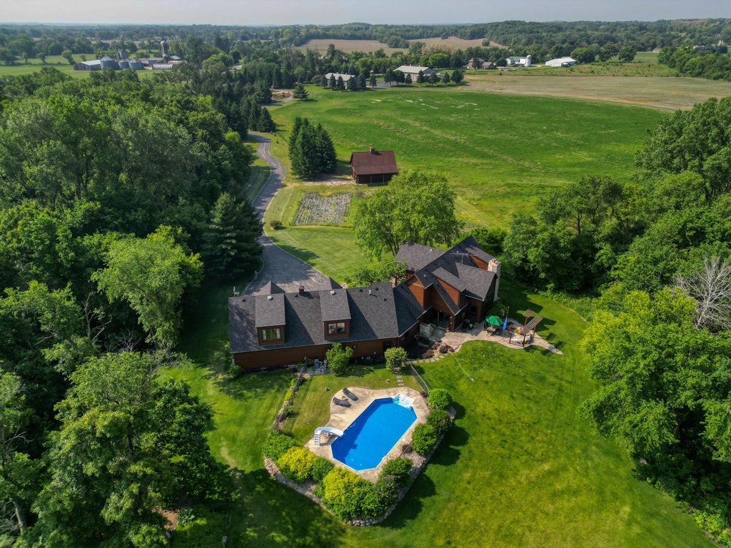 Lake Country, WI Lake Homes For Sale | Waukesha County Lake Homes