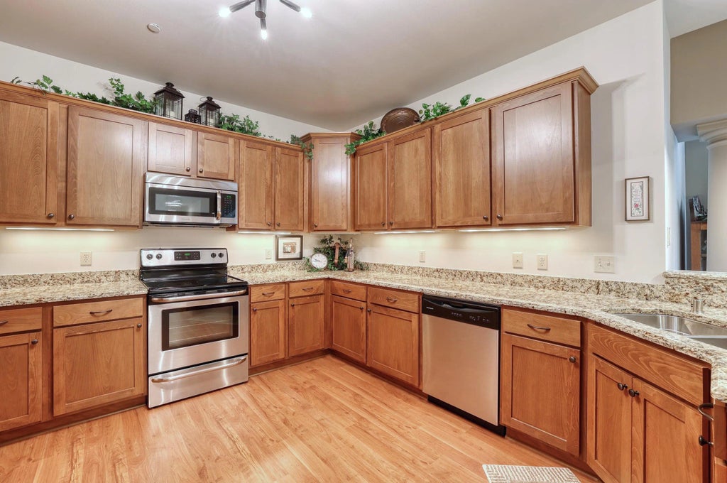 N51w34861 Wisconsin Ave 3114, Oconomowoc Property Listing: MLS® #1946635