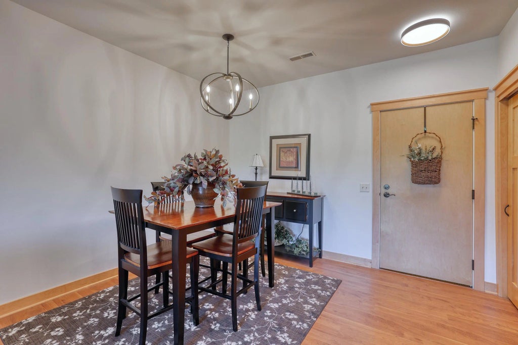 N51w34861 Wisconsin Ave 3114, Oconomowoc Property Listing: MLS® #1946635