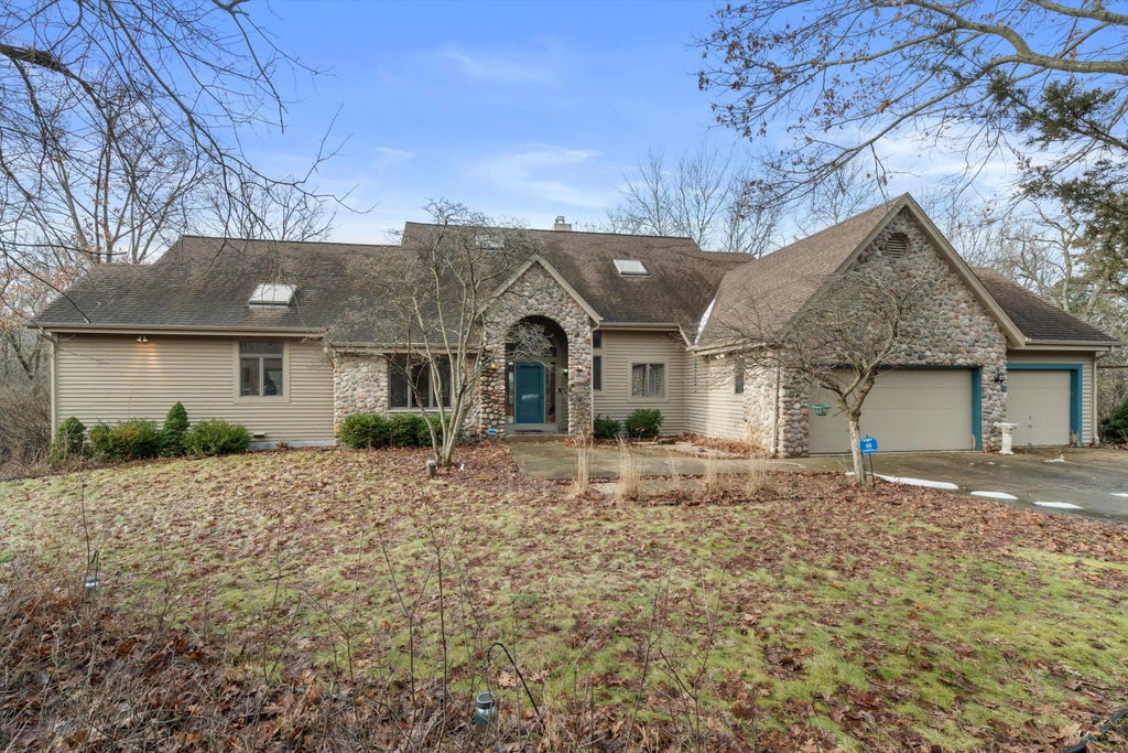 1249 N Lost Woods Rd, Summit Property Listing: MLS® #1946789