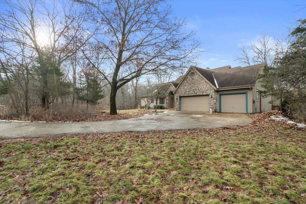 1249 N Lost Woods Rd, Summit Property Listing: MLS® #1946789