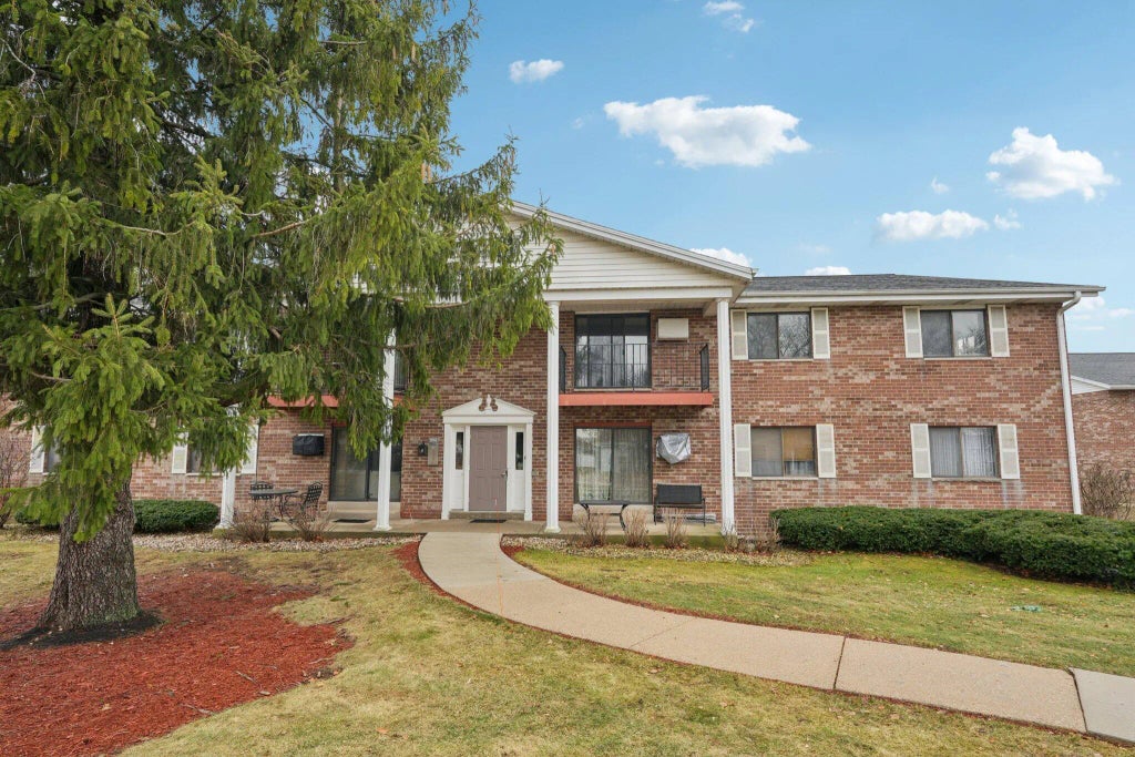 6329 W Nebraska Ave, Milwaukee Property Listing: MLS® #1946796