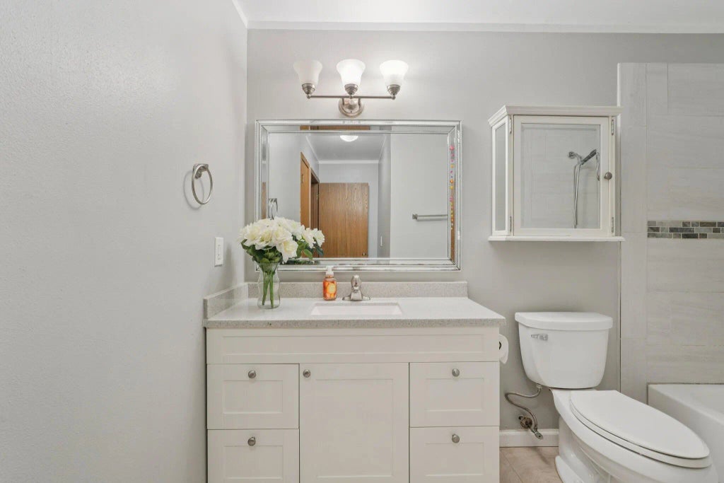 6329 W Nebraska Ave, Milwaukee Property Listing: MLS® #1946796