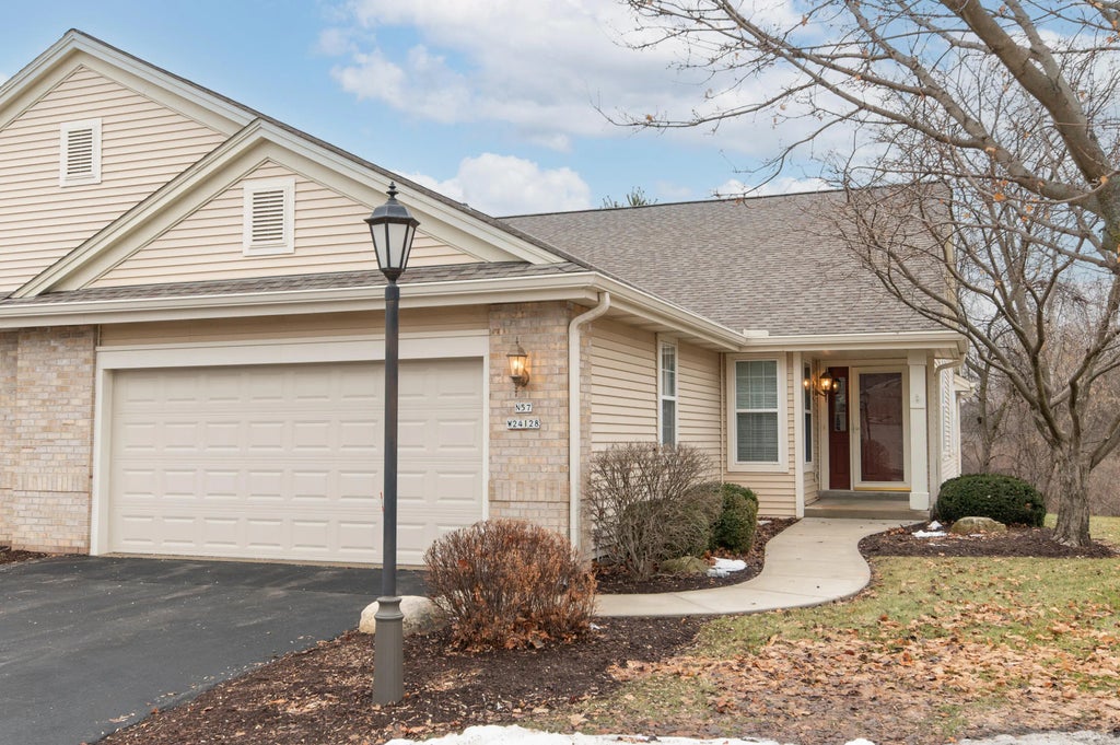 N57w24128 N Sycamore Cir, Sussex Property Listing: MLS® #1946874