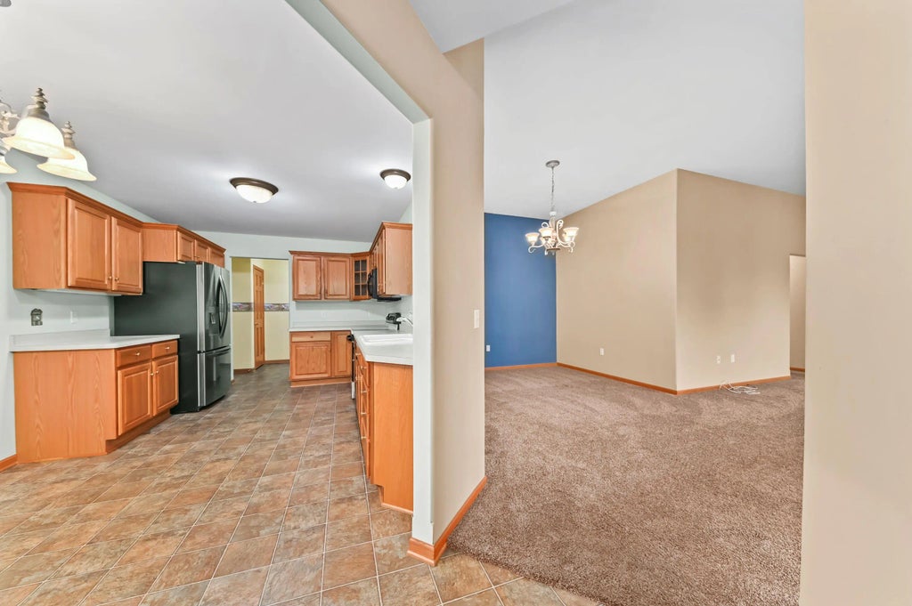 N57w24128 N Sycamore Cir, Sussex Property Listing: MLS® #1946874