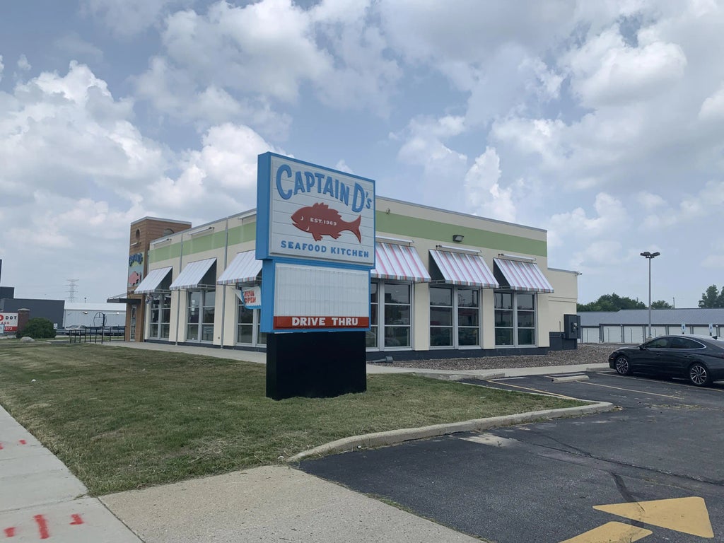 7320 W Good Hope Rd, Milwaukee Property Listing: MLS® #1946919