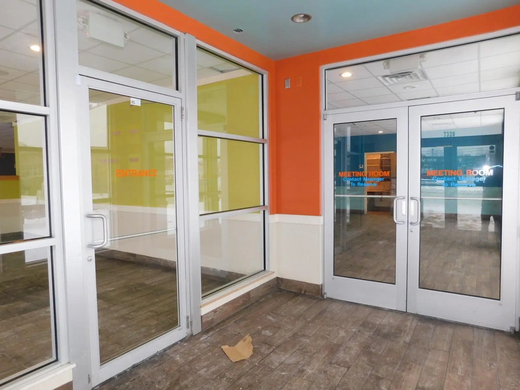 7320 W Good Hope Rd, Milwaukee Property Listing: MLS® #1946919