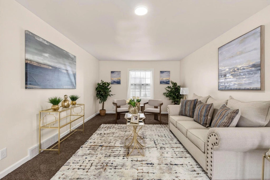 992 Home Ave, Fox Crossing Property Listing: MLS® #1948202