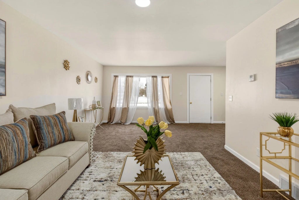 992 Home Ave, Fox Crossing Property Listing: MLS® #1948202