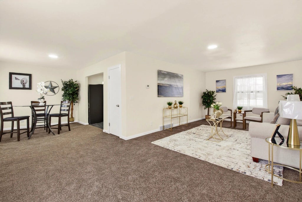 992 Home Ave, Fox Crossing Property Listing: MLS® #1948202