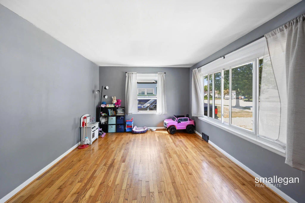 1059 W Summit Avenue, Muskegon Property Listing: MLS® #25058345