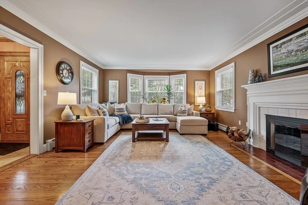 617 Salisbury St, Worcester Property Listing: MLS® #73440879