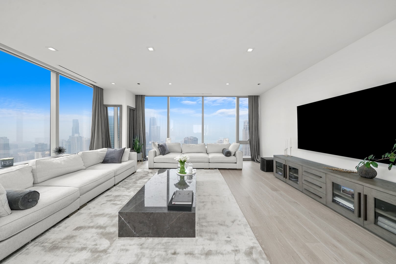 363 East Wacker Drive 5801, Chicago Property Listing: MLS® #11910436