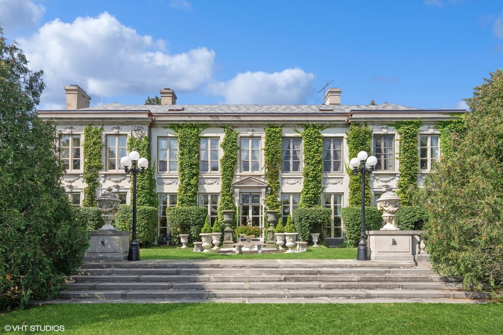 275 Sussex Lane, Lake Forest Property Listing: MLS® #12527151