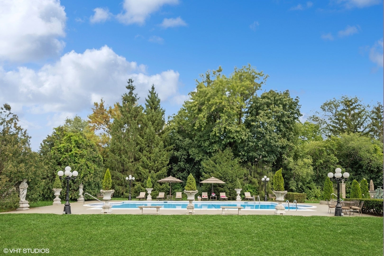 275 Sussex Lane, Lake Forest Property Listing: MLS® #12527151